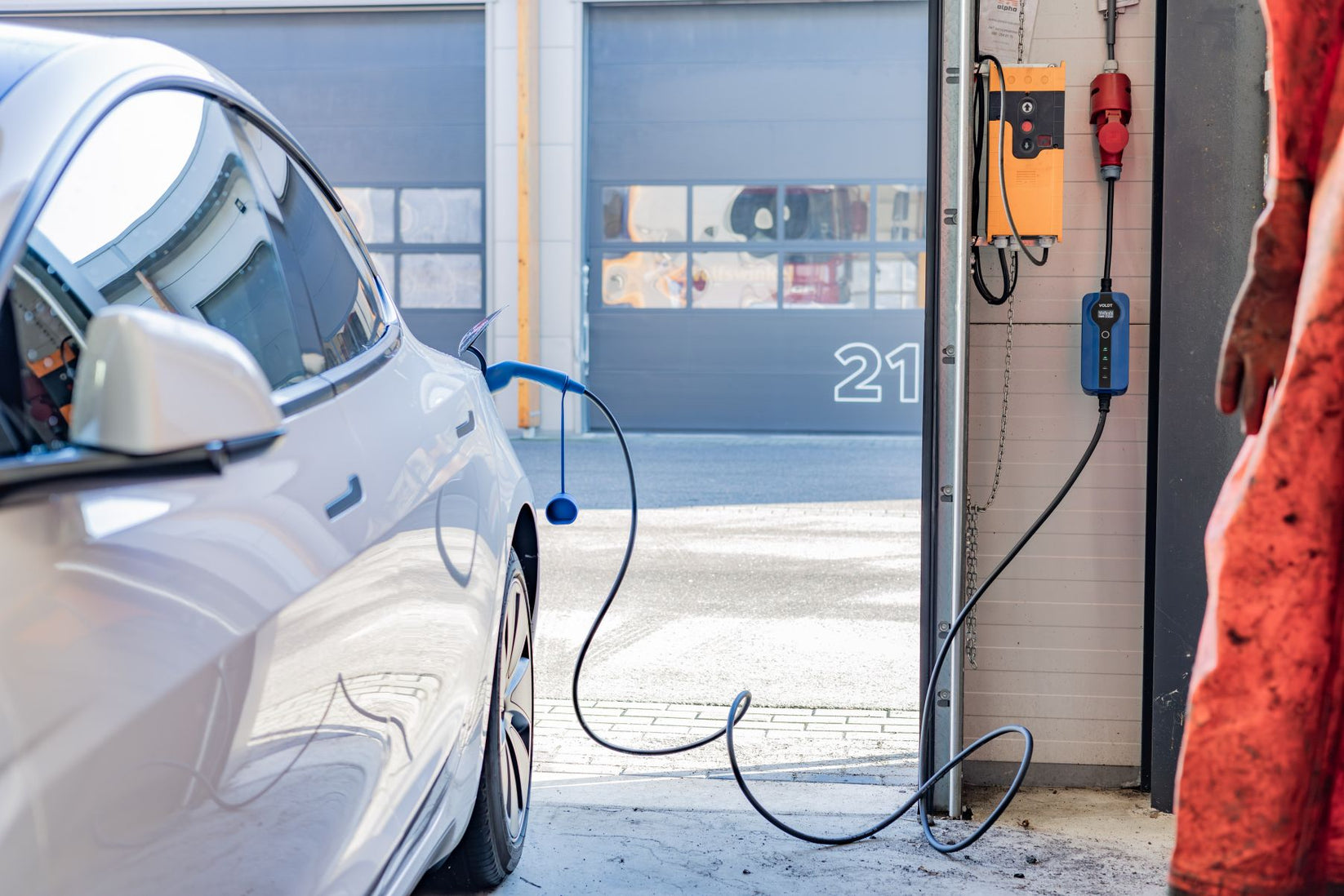 Open media 6 in modal